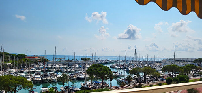 Appartement à louer - Villeneuve-Loubet, Plage - 3 pièces - 2 chambres