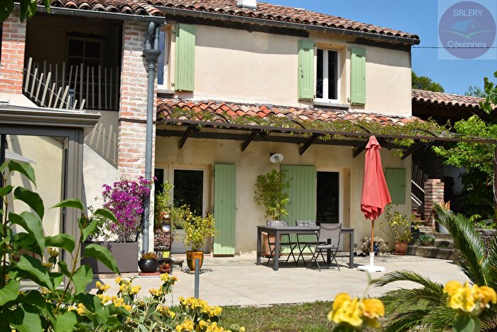 Maison à vendre - Saint-Privat-des-Vieux - 9 pièces - 5 chambres