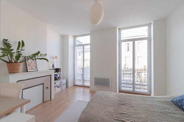 Appartement à louer - Saint Augustin, Tauzin, Alphonse Dupeux, Bordeaux - 4 pièces - 2 chambres