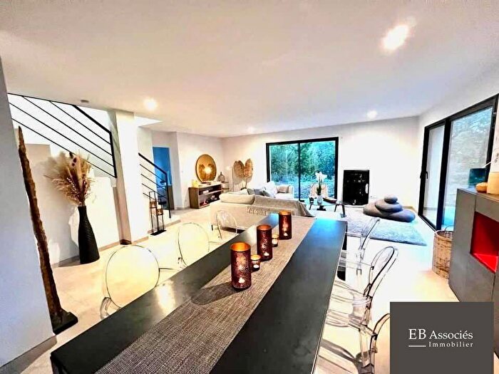 Maison à louer - Saint-Didier-au-Mont-dOr - 6 pièces - 5 chambres