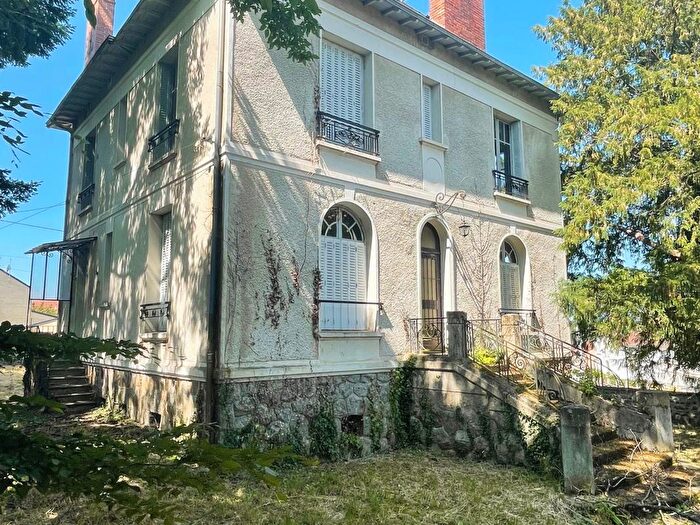 Maison à vendre - Néris-les-Bains - 6 pièces - 8 chambres