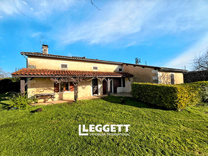 Maison à vendre - Saint-Quentin-de-Chalais - 6 pièces - 4 chambres