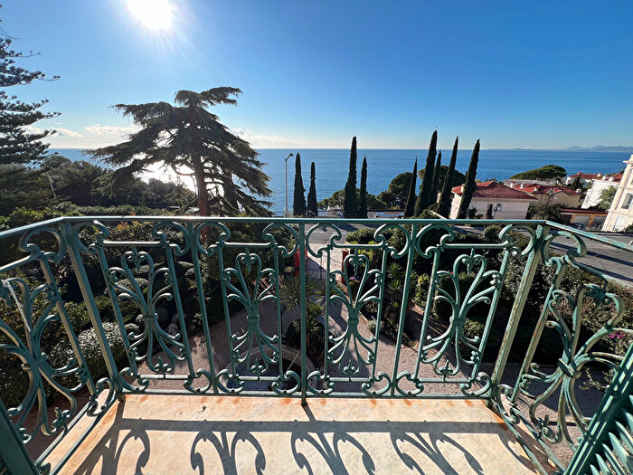 Appartement à louer - Nice, Mont-Boron - 2 pièces - 1 chambre