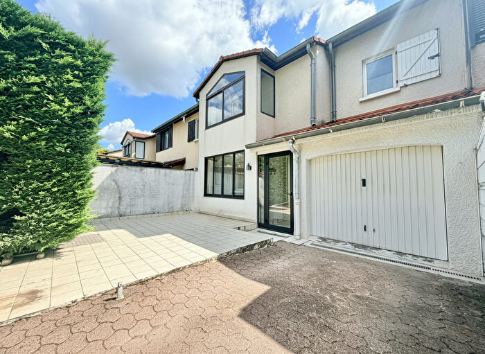 Maison 4 pièces à Villeurbanne, Cusset, à vendre