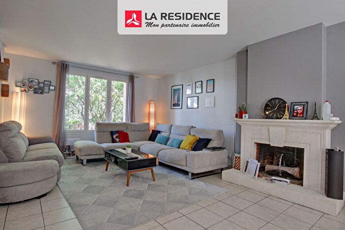 Maison à vendre - Le Mesnil-Saint-Denis - 7 pièces - 5 chambres