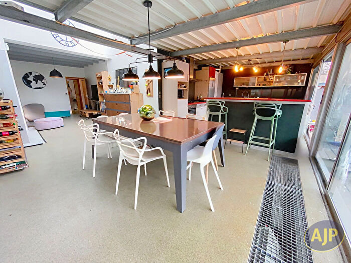 Maison à vendre - Mérignac, Saint-Augustin - 8 pièces - 7 chambres