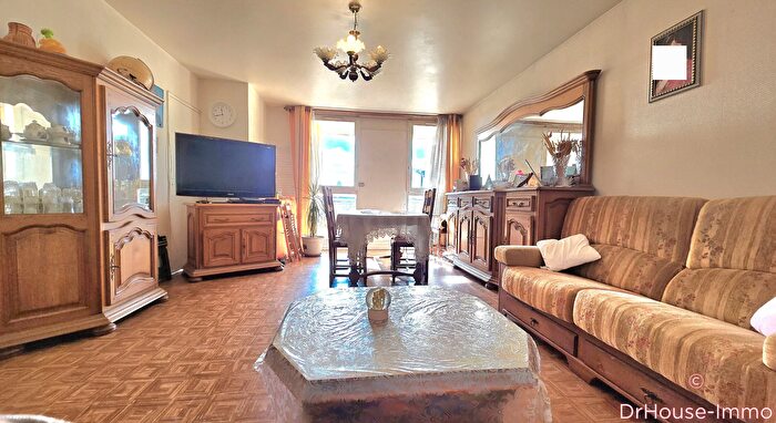 Appartement 5 pièces à La Courneuve, Centre-ville, à vendre