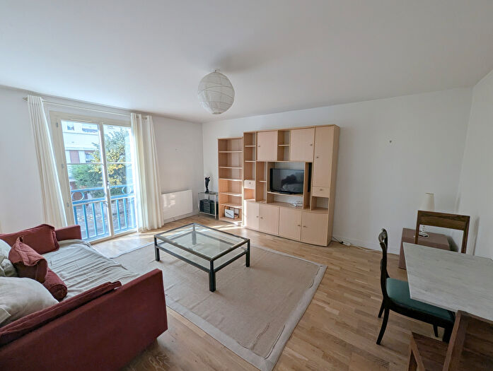 Appartement à vendre - Fontainebleau, Centre-ville - 2 pièces - 1 chambre