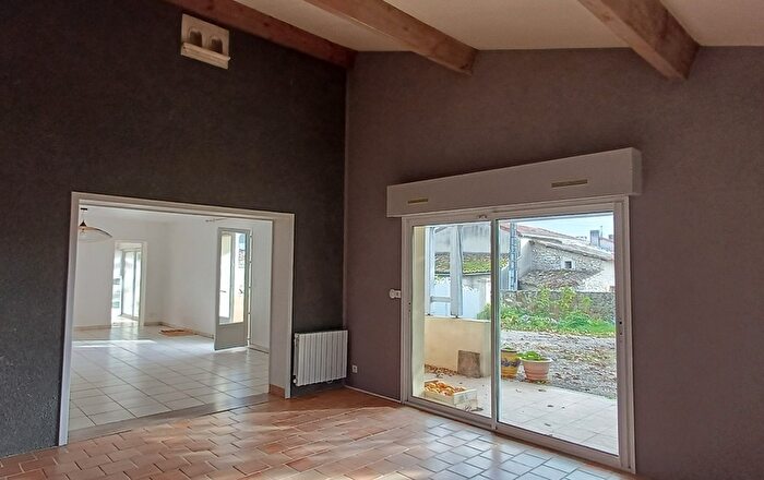 Maison à vendre - Roullet-Saint-Estèphe - 6 pièces - 4 chambres