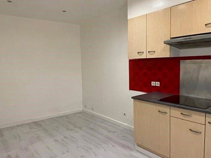 Appartement à louer - Vieille Ville-Cativel, Gardanne - 1 pièce