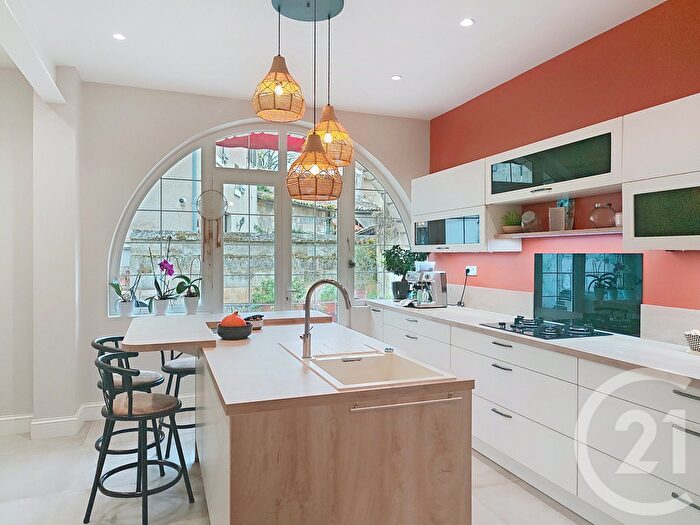 Maison à vendre - Angoulême, Centre-ville - 8 pièces - 5 chambres