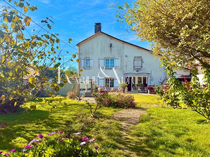 Maison à vendre - Coulonges-sur-lAutize - 7 pièces - 5 chambres