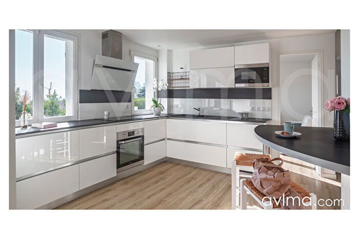 Saint-Nom-la-Bretèche : Maison 7 pièces à vendre