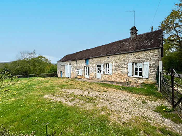 Saint-Nicolas-des-Bois : Maison 3 pièces à vendre