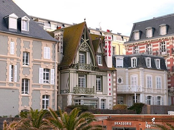 Maison à vendre - Trouville-sur-Mer, Plages, Promenade des Planches, Bon Secours - 10 pièces - 8 chambres