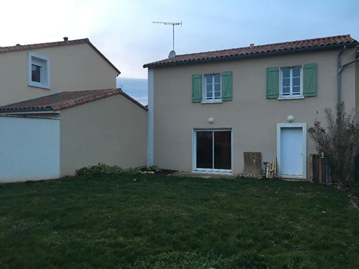 Maison à louer - Neuville-de-Poitou - 4 pièces - 3 chambres