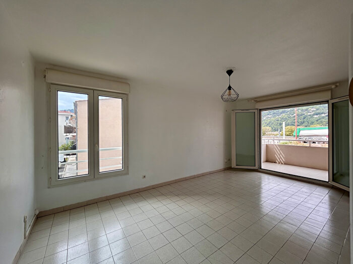Saint-Martin-du-Var : Appartement 3 pièces à vendre
