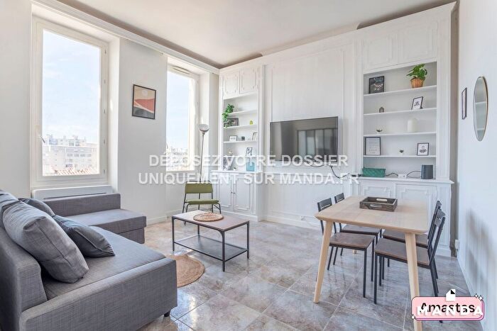 Appartement à louer - Marseille e  - 5 pièces - 4 chambres