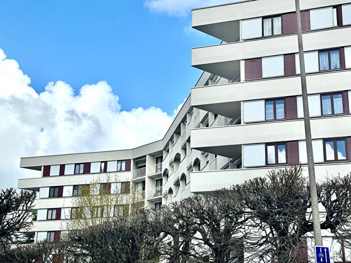 Appartement à vendre - Chelles, Centre-ville, Gare, Abbesses - 4 pièces - 2 chambres