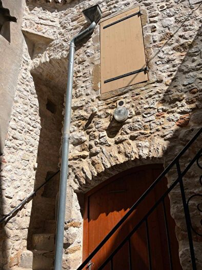 Maison 2 pièces à louer à Saint-Geniès-de-Malgoirès