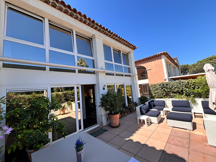 Maison à vendre - Cogolin - 5 pièces - 3 chambres