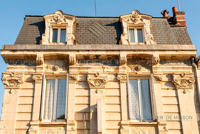 Maison à vendre - Saint-Ouen-les-Vignes - 9 pièces - 4 chambres