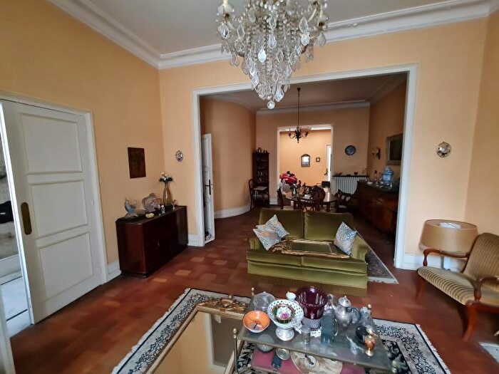 Maison à vendre - Montmoreau-Saint-Cybard - 11 pièces - 6 chambres