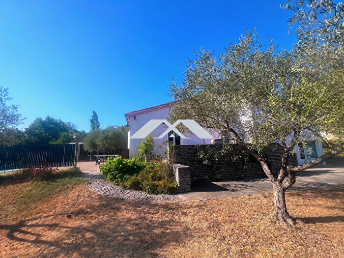 Maison 7 pièces à vendre à Saint-Julien-les-Rosiers