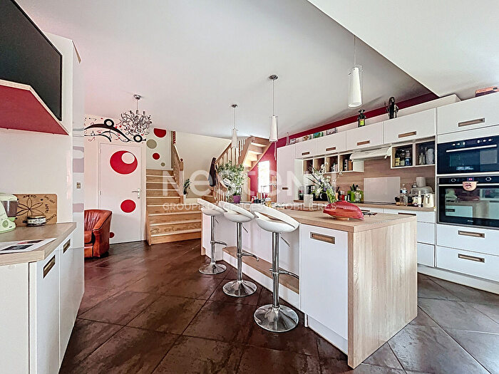 Maison à vendre - Pont-Saint-Martin - 6 pièces - 4 chambres