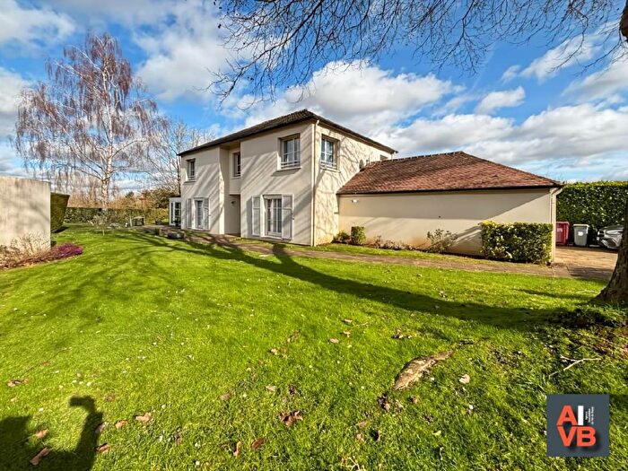 Maison à vendre - Bussy-Saint-Georges - 8 pièces - 6 chambres