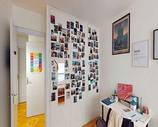 Appartement à louer - Sans Souci-Dauphiné, Lyon ème arrondissement - 4 pièces - 8 chambres