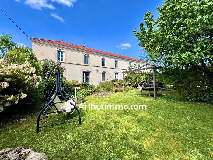 Maison à vendre - Puyrolland - 8 pièces - 5 chambres