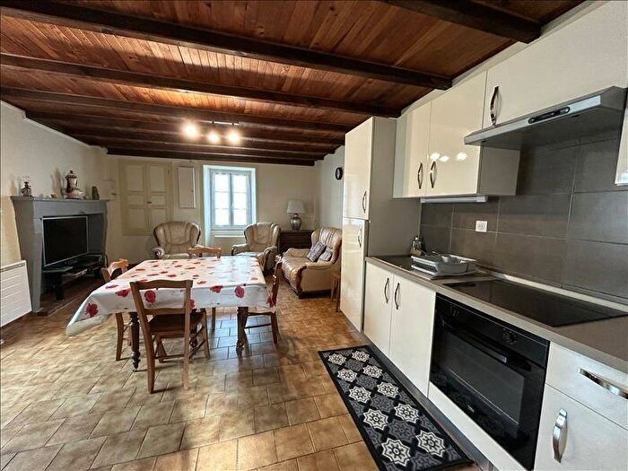 Maison 3 pièces à Aunac-sur-Charente, à louer