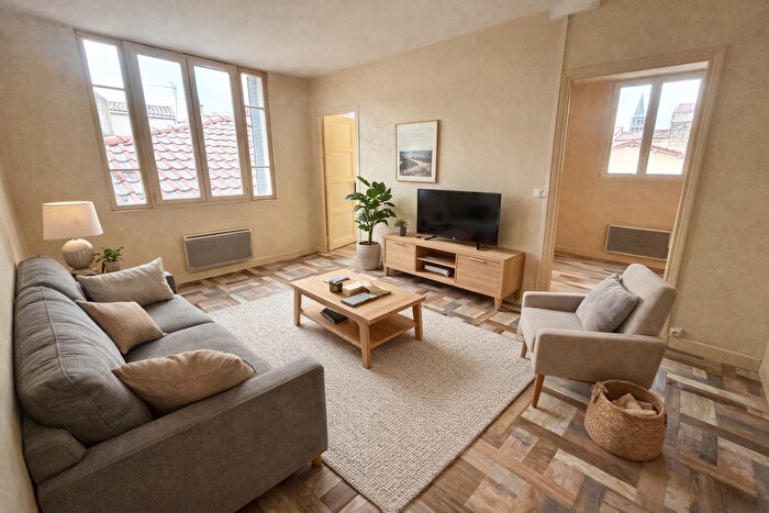 Appartement à louer - Riom, Centre-ville - 3 pièces - 1 chambre