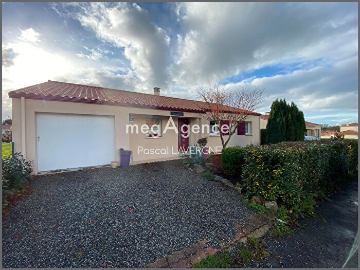 Maison à vendre - Saint-Étienne-du-Bois - 5 pièces - 4 chambres