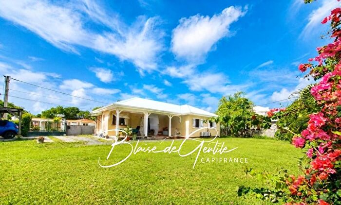 Maison 4 pièces à Saint-François, à vendre