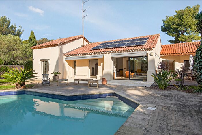 Maison à vendre - Cassis - 6 pièces - 5 chambres