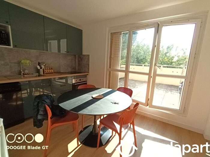 Appartement à louer - Reste des Chenes-Le Ponceau, Cergy - 1 pièce - 6 chambres