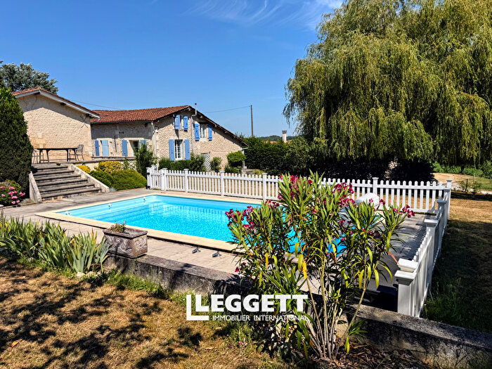 Maison 8 pièces à vendre à Montmoreau-Saint-Cybard