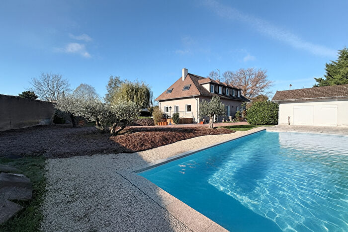 Maison à vendre - Saint-Germain-Lespinasse - 12 pièces - 7 chambres