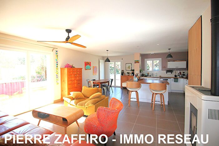 Maison à vendre - Llupia - 5 pièces - 3 chambres