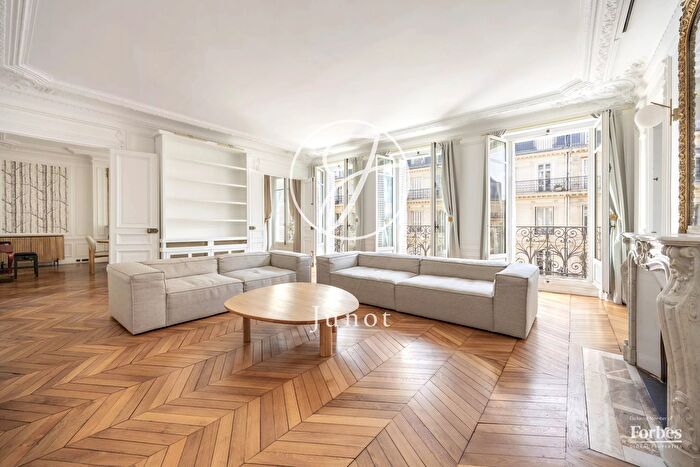 Paris 8ème, Mairie : Appartement 6 pièces à louer