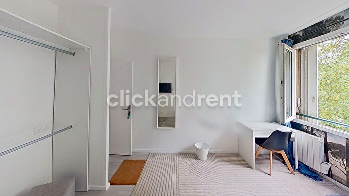 Clichy-sous-Bois, Les Trois Châteaux : Appartement 4 pièces à louer