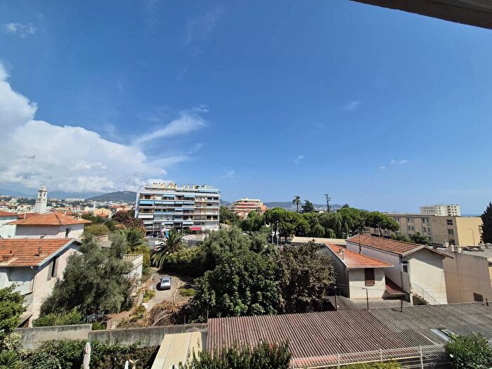 Appartement à louer - Parc Impérial, Le Piol, Nice - 3 pièces - 2 chambres