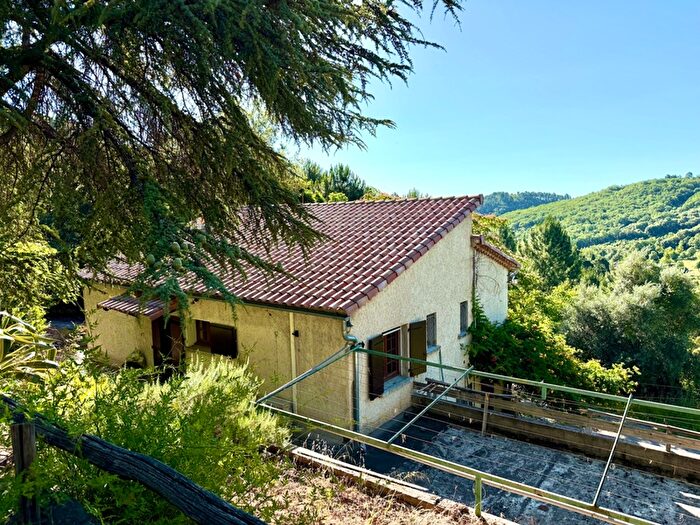 Saint-Jean-du-Pin : Maison 3 pièces à vendre