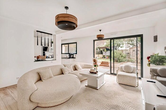 Maison à vendre - Vélizy-Villacoublay, Le Clos - 6 pièces - 5 chambres