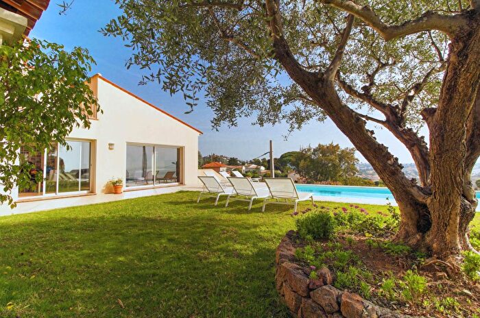 Maison à vendre - Vallauris, Puadon, Plateau de Bernis, Super Cannes, Le Maure - 9 pièces - 8 chambres