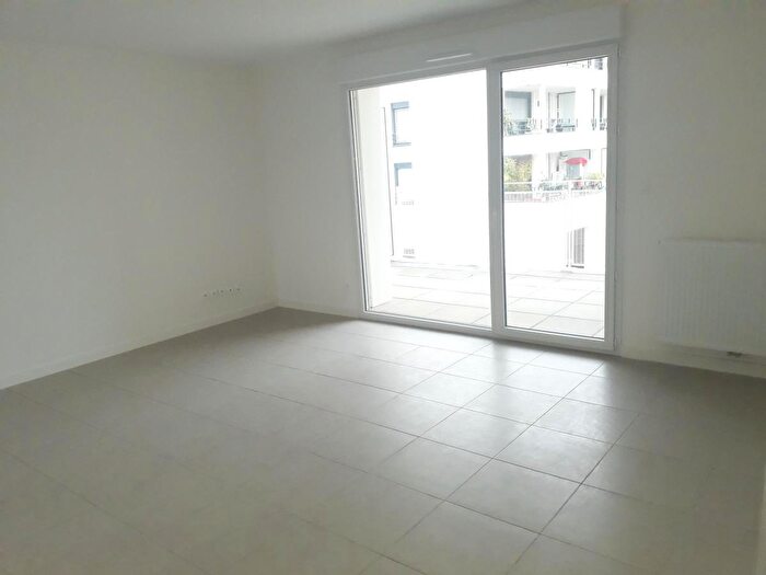 Sathonay-Camp : Appartement 4 pièces à louer