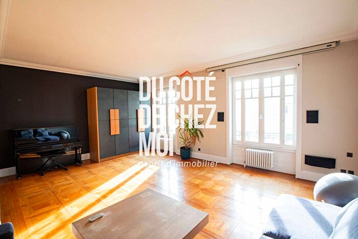 Appartement à louer - Saint Louis, Lyon ème arrondissement - 6 pièces - 4 chambres