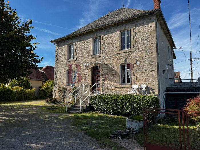 Maison 7 pièces à Saint-Priest-de-Gimel, à vendre